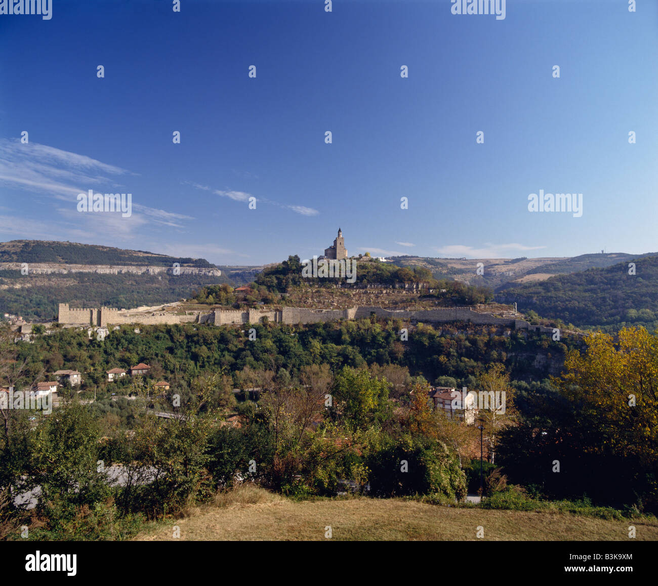 The old fortress of Veliko Turnovo above the Yantra River Bulgaria ...