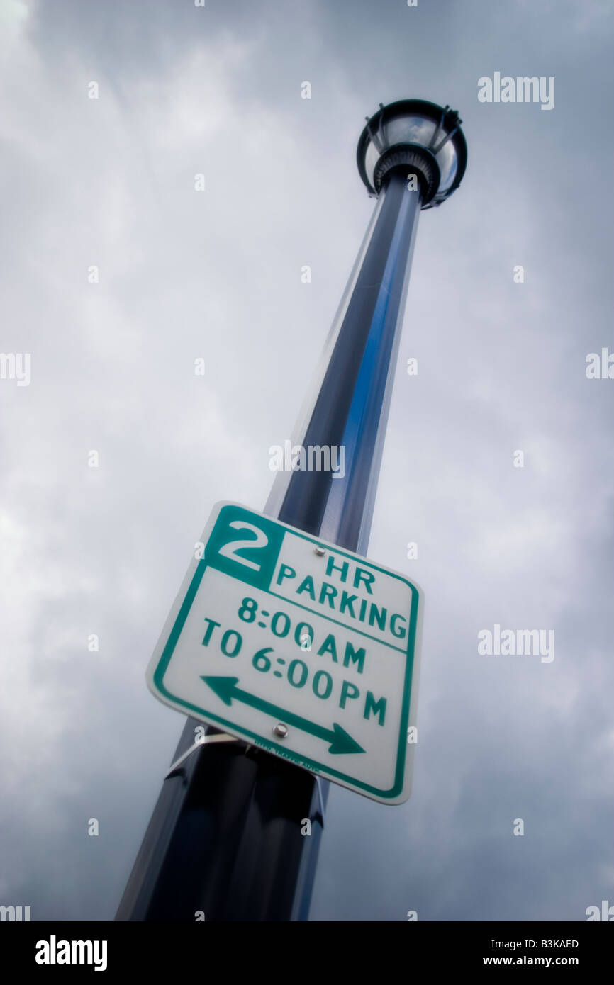 Traffic sign on a metal pole reading 2 Hour Parking Stock Photo - Alamy