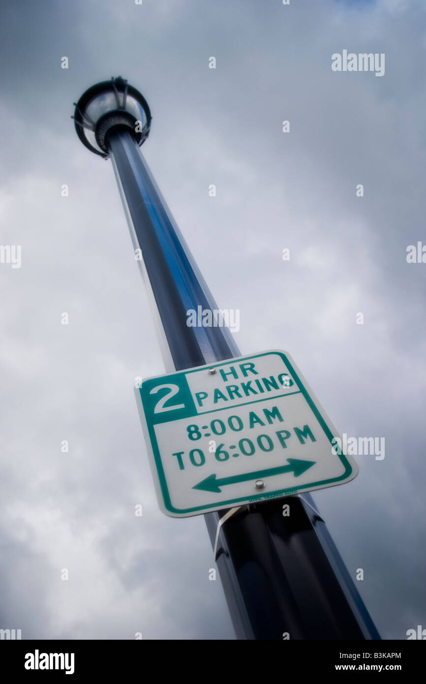 Traffic sign on a metal pole reading 2 Hour Parking Stock Photo - Alamy