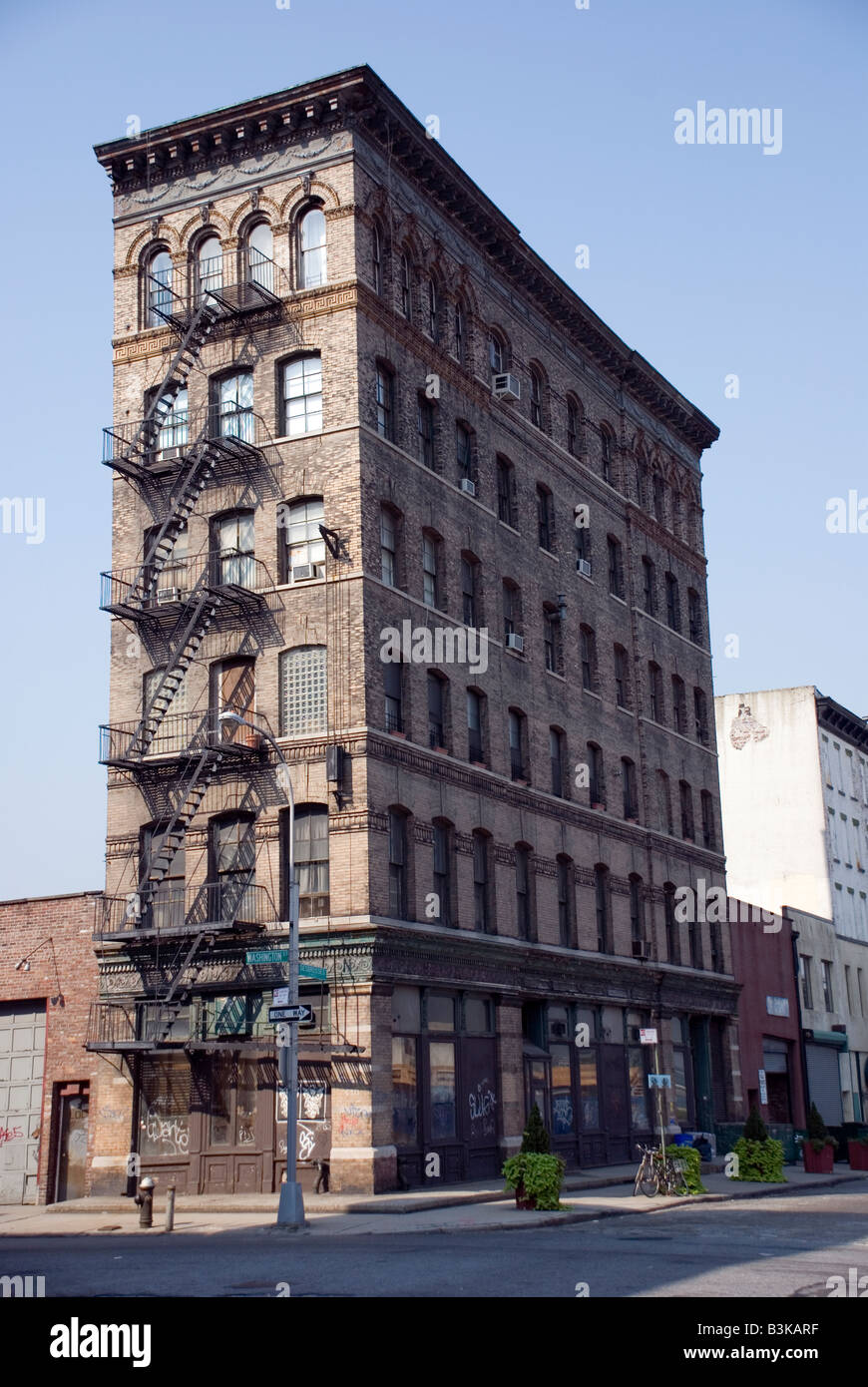 Tenement building, downtown Manhattan Stock Photo - Alamy
