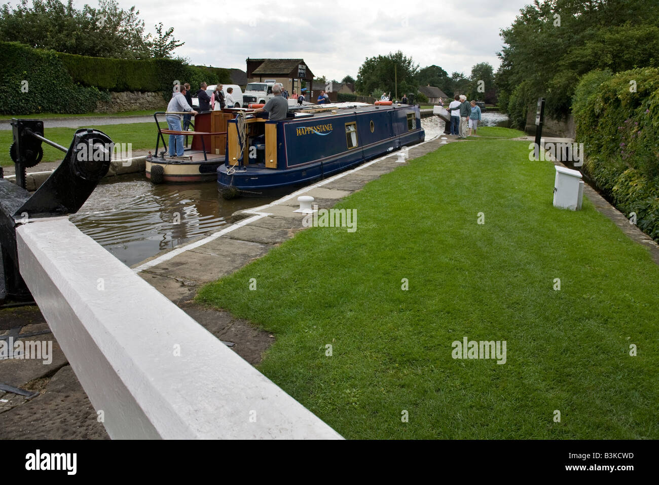 Narrowboat in a narrow canal lock hi-res stock photography and images ...