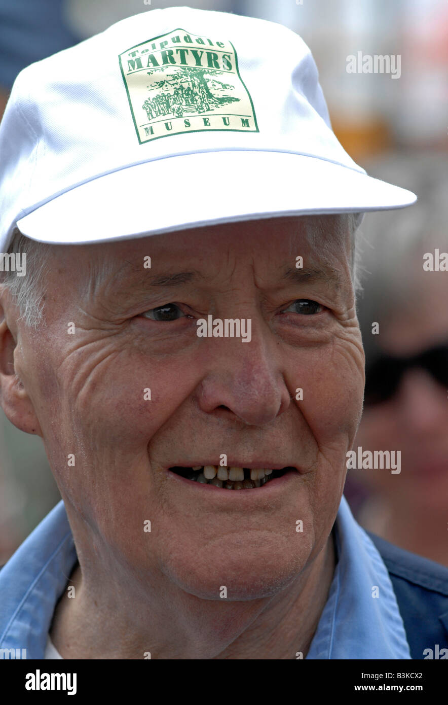 Tony Benn MP wearing a Tolpuddle Martyrs Museum hat Stock Photo - Alamy
