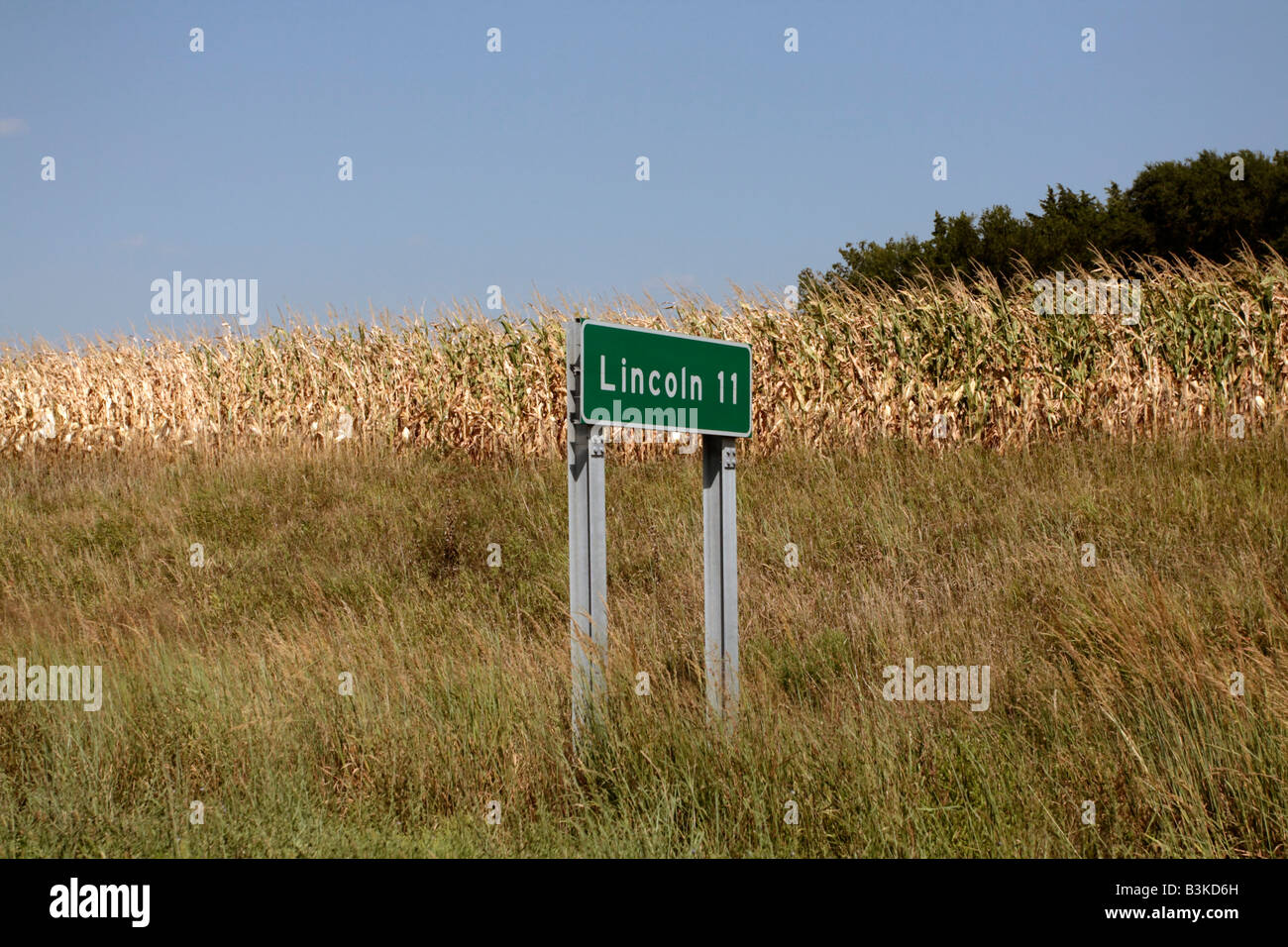 Road sign marking 11 miles to Lincoln, Nebraska Stock Photo - Alamy