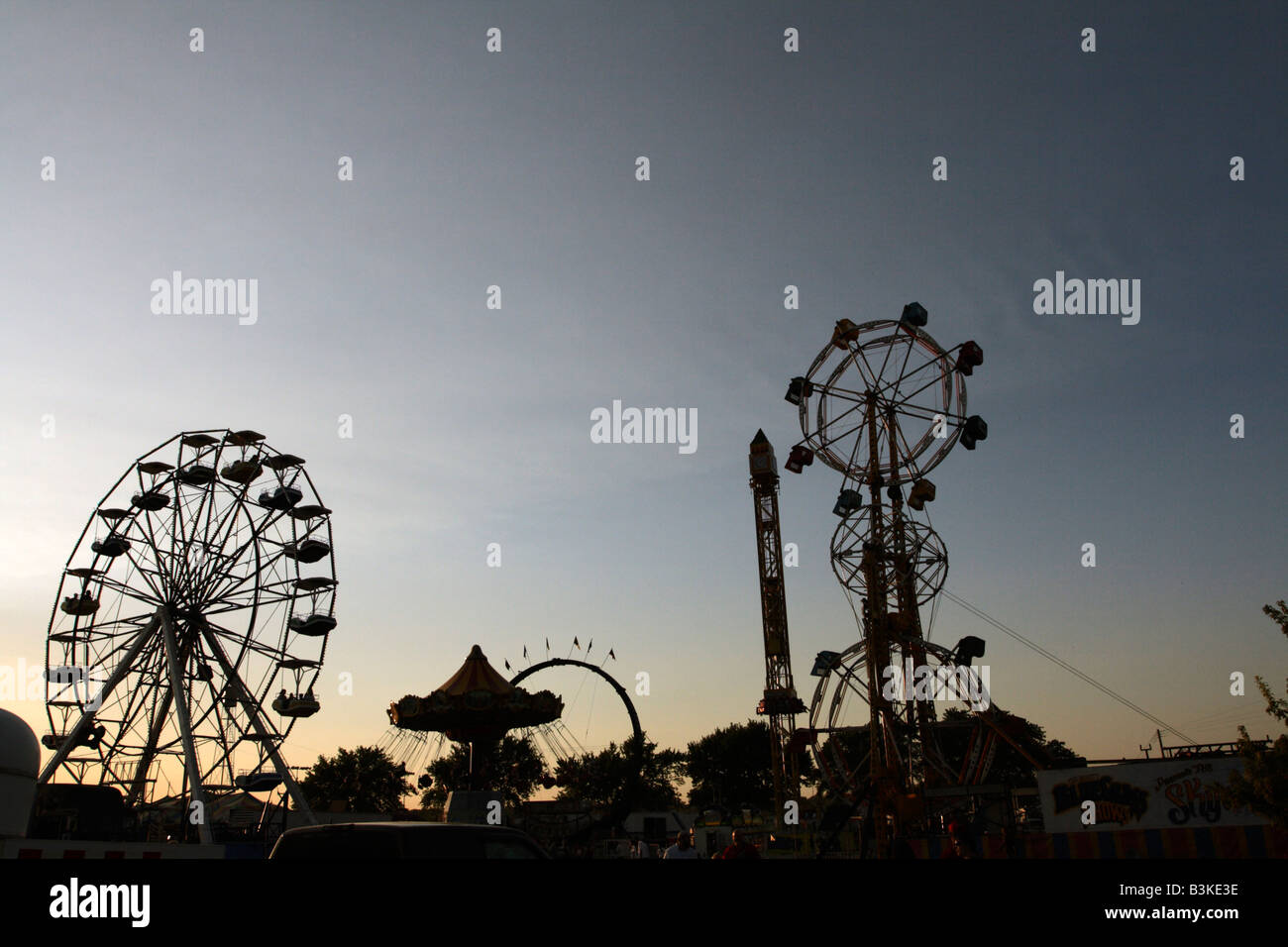 Midway rides hi-res stock photography and images - Alamy