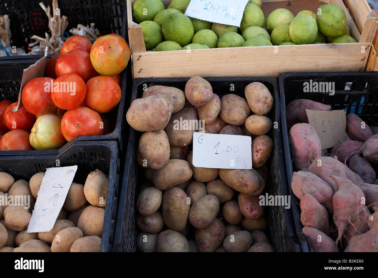 Albufeira fish market hi-res stock photography and images - Alamy