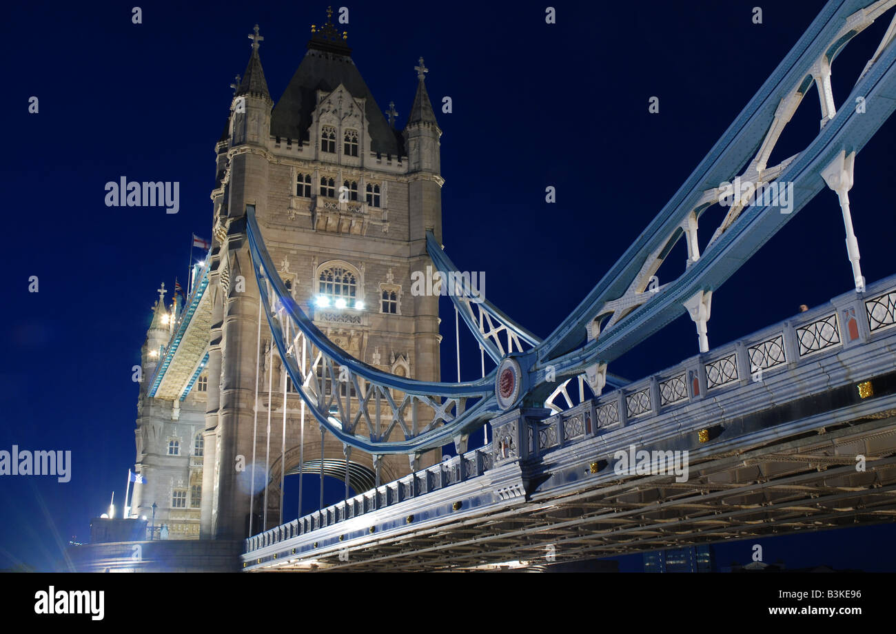 Night tower bridge hi-res stock photography and images - Alamy