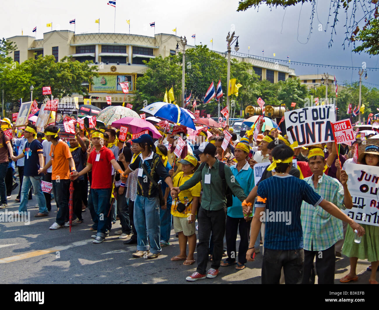 The People's Alliance for Democracy group perform anti government ...