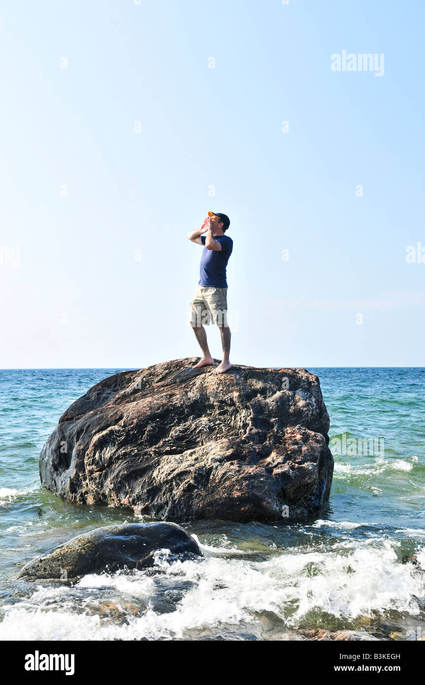 Stranded on a deserted island hi-res stock photography and images - Alamy