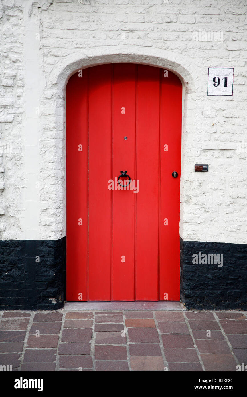 Retro red door hi-res stock photography and images - Alamy