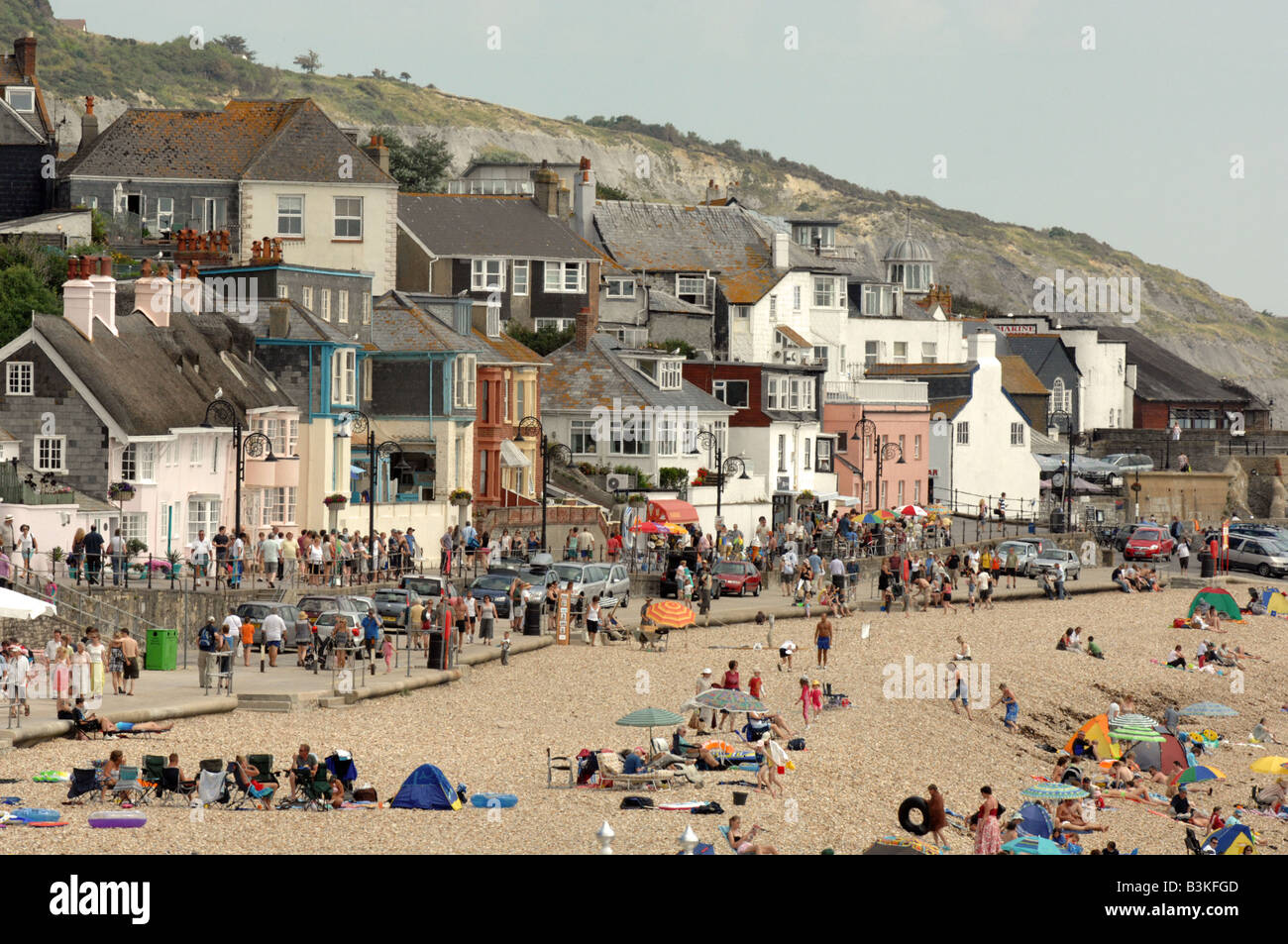 Lyme regis dorset beach hi-res stock photography and images - Alamy