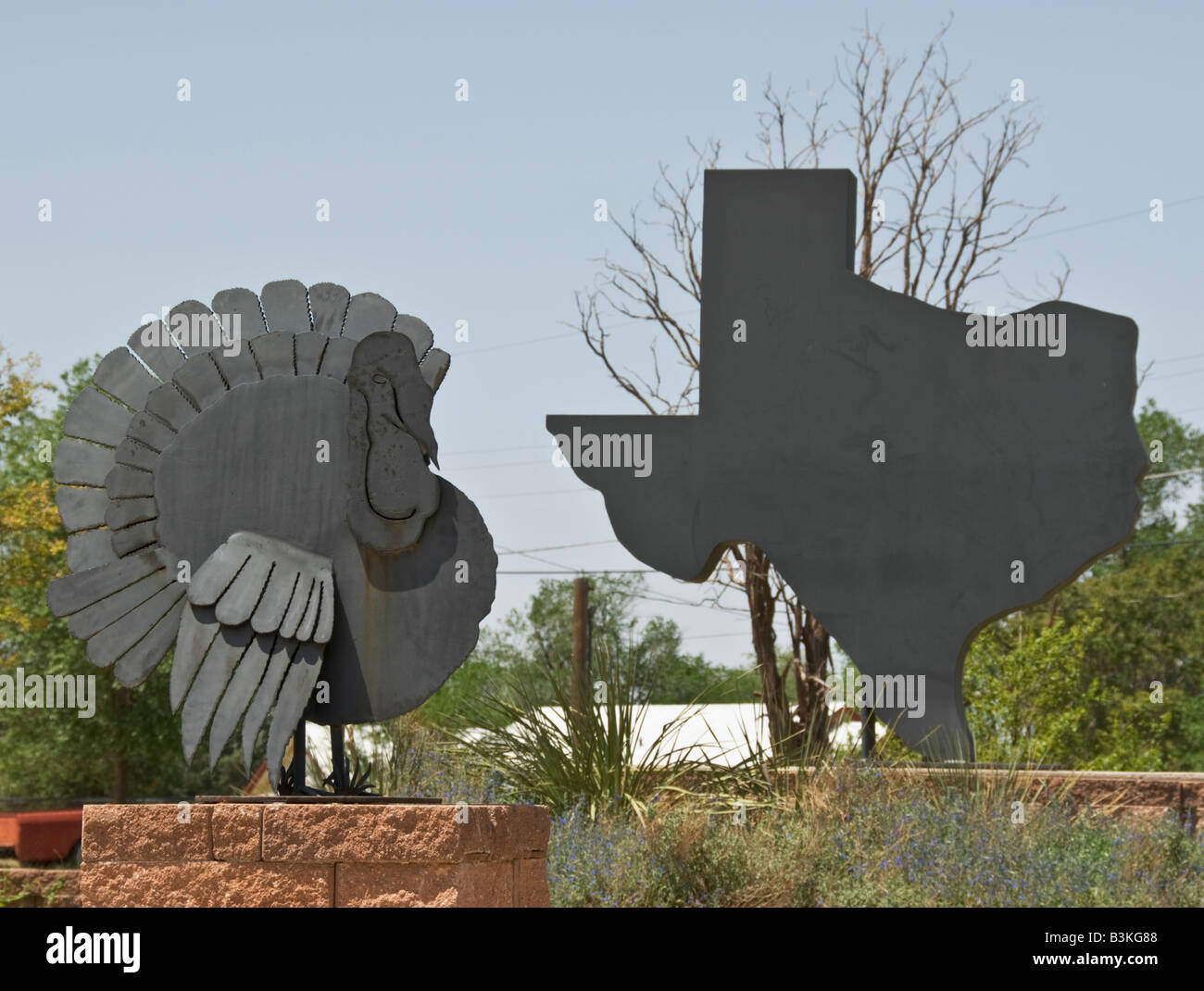 Texas Turkey metal sculpture of turkey and state map Stock Photo - Alamy