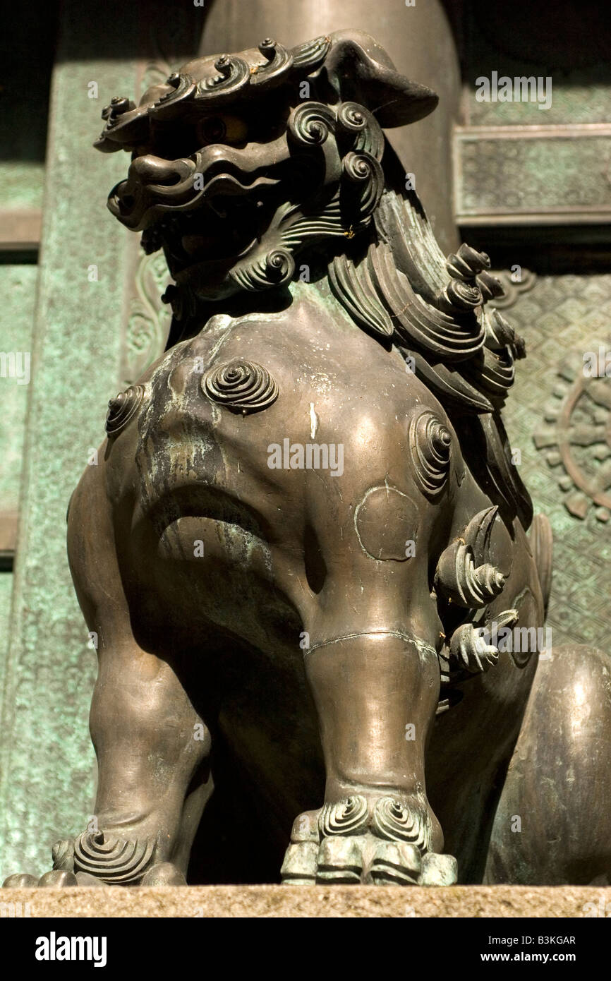 A lion statue at the shrine of Shogun Tokugawa Ieyasu in Nikko, Japan ...