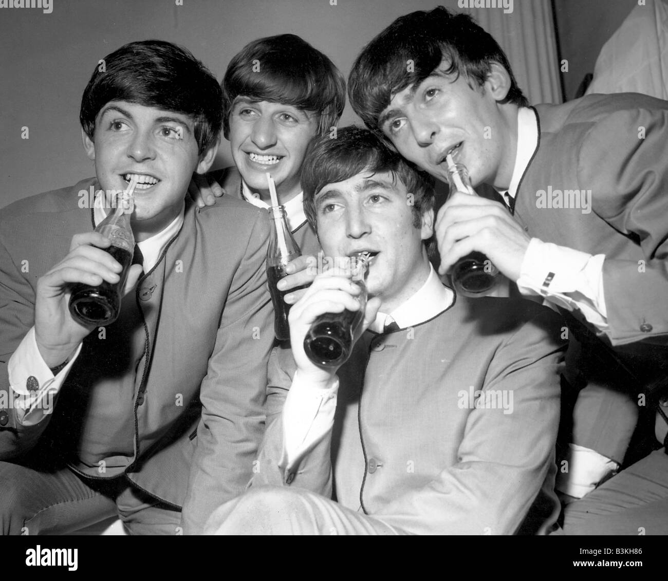 The beatles from me to you 1963 hi-res stock photography and images - Alamy