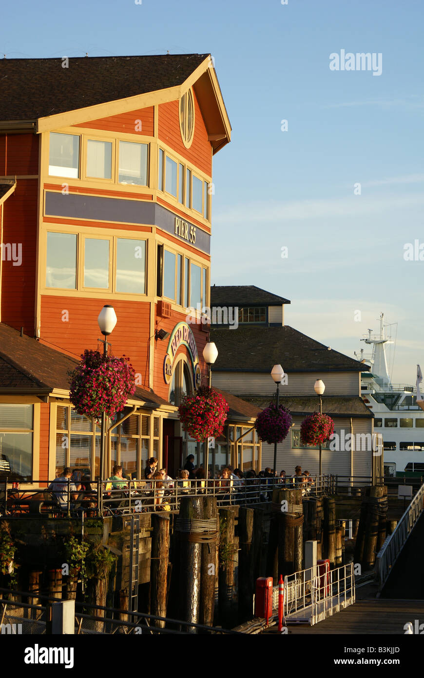 Seattle restaurant on pilings hi-res stock photography and images - Alamy