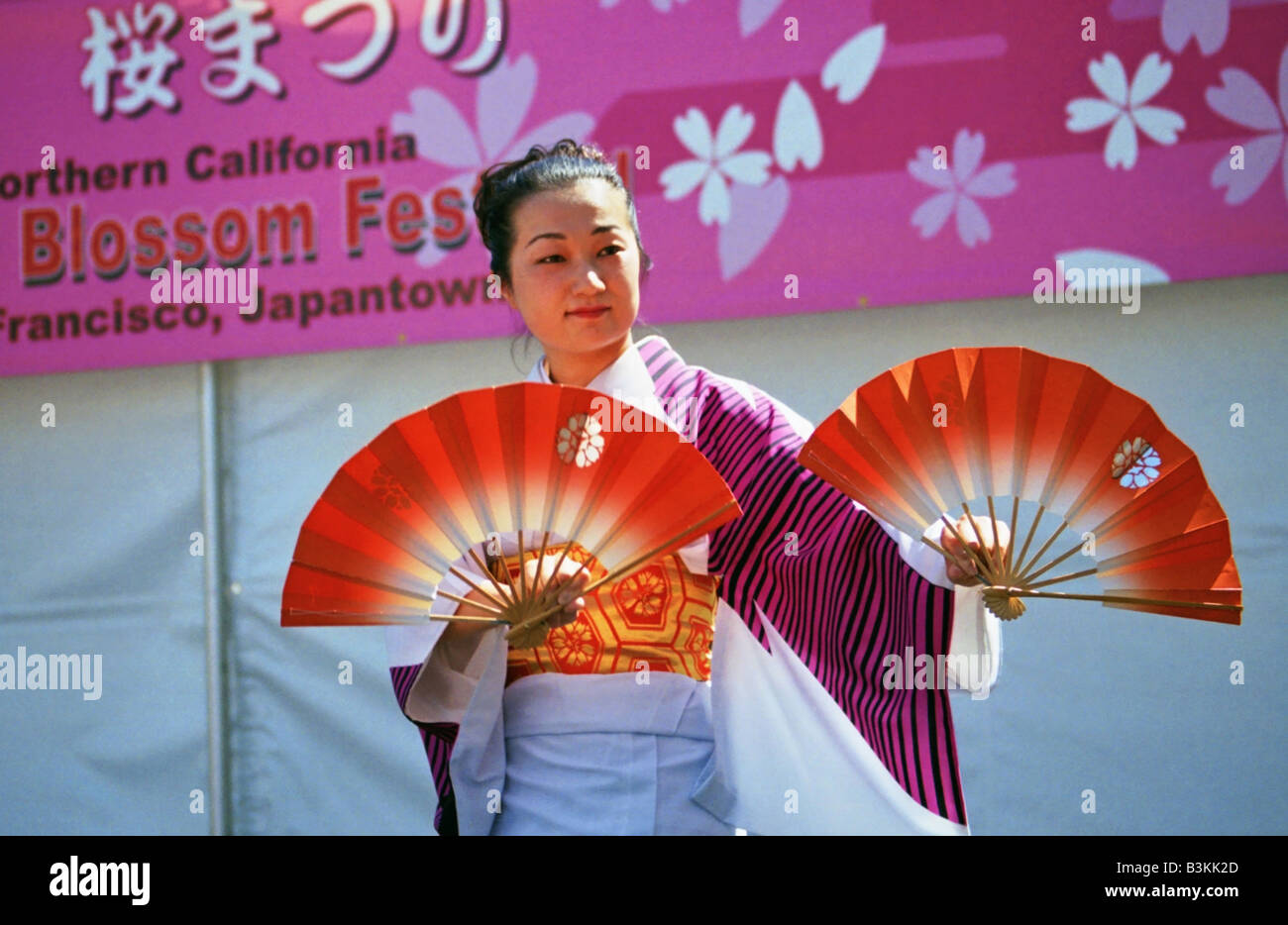 Traditional Japanese Folk Dancer Stock Photo - Alamy