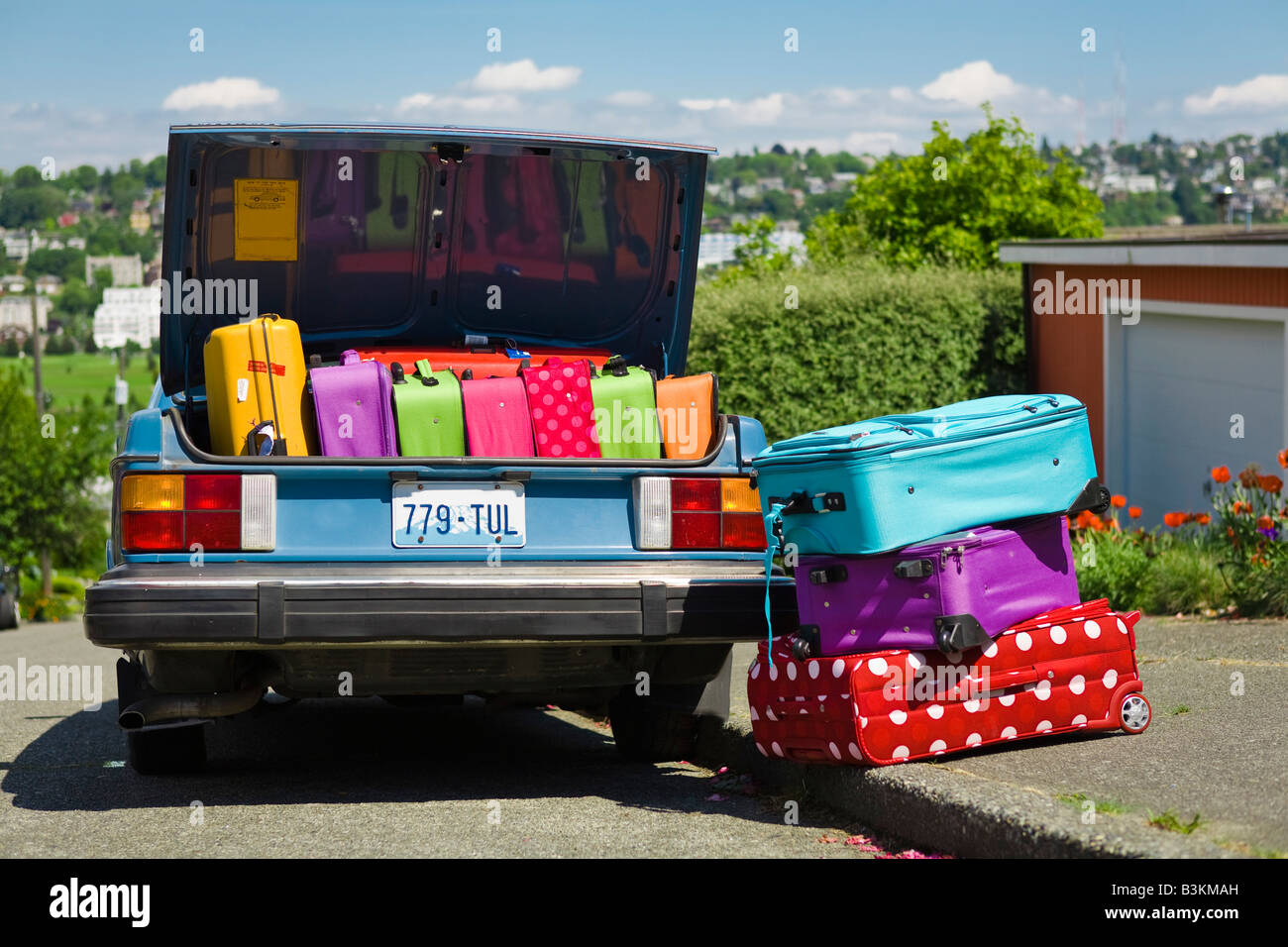 Car trunk loaded with colorful suitcases Stock Photo - Alamy