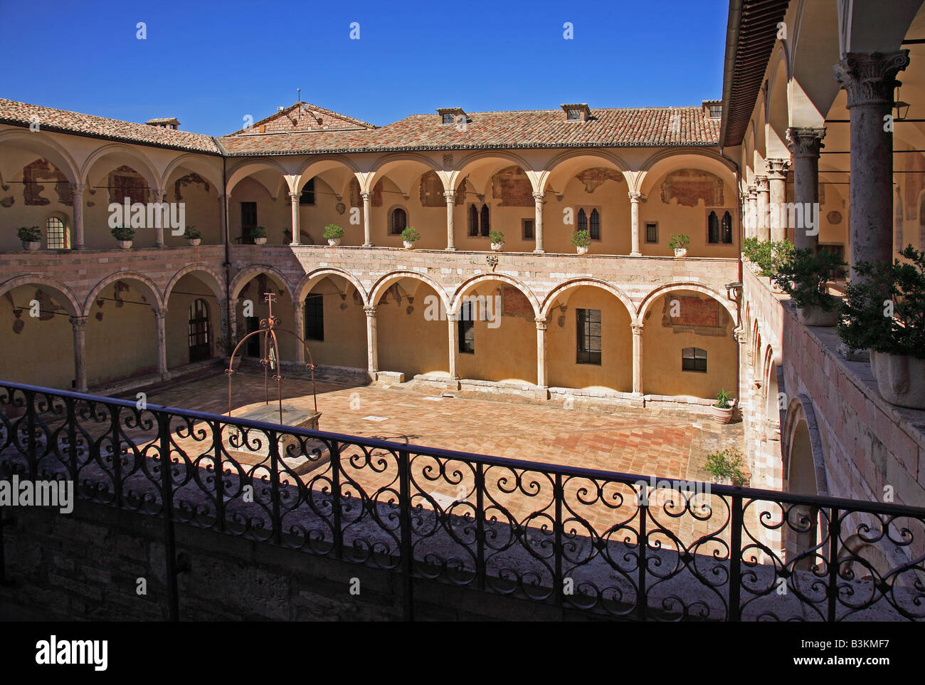 Basilica san francesco assis hi-res stock photography and images - Alamy