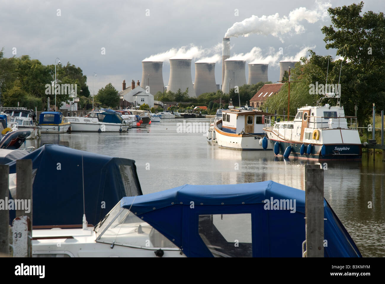 Torksey Lock Torksey Lincolnshire uk, with Cottam Power Station in the ...