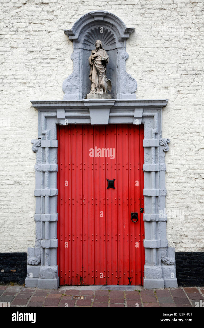 Retro red door hi-res stock photography and images - Alamy