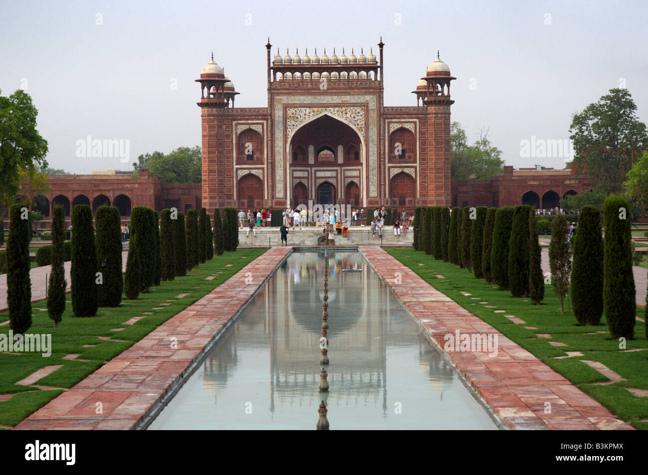 Red sandstone gateway taj mahal hi-res stock photography and images - Alamy