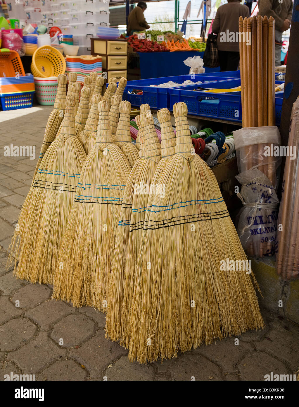 Short straw hi-res stock photography and images - Alamy