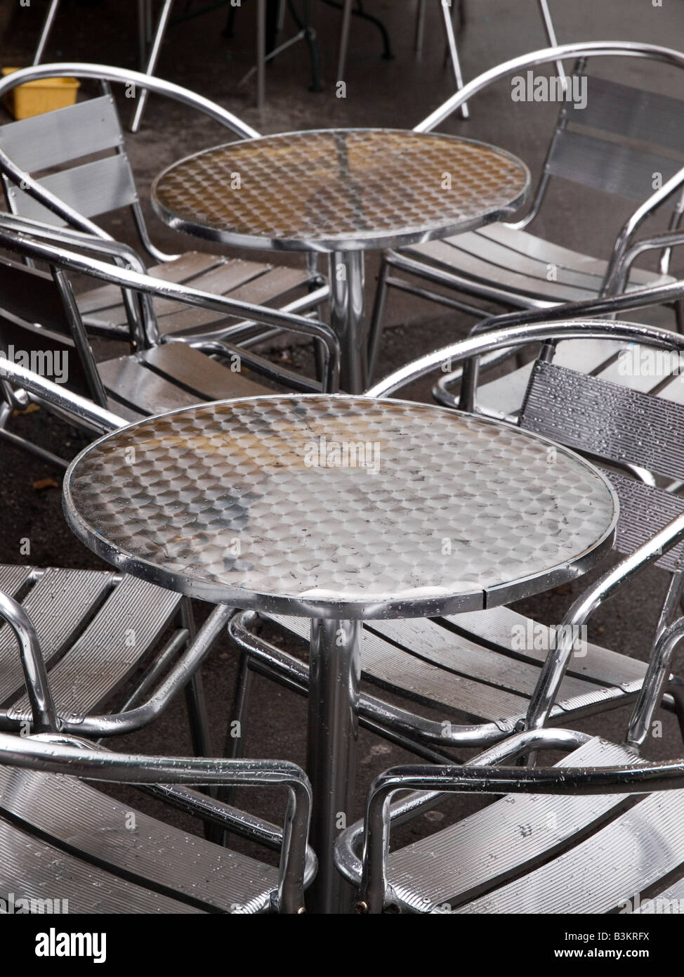 Empty cafe tables hi-res stock photography and images - Alamy