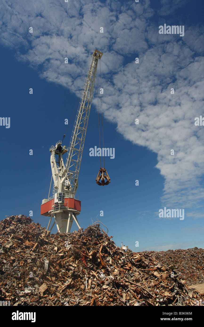 Crane to lift scrap Stock Photo - Alamy