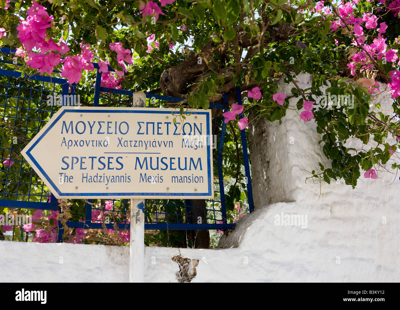 Bougainvilles hi-res stock photography and images - Alamy