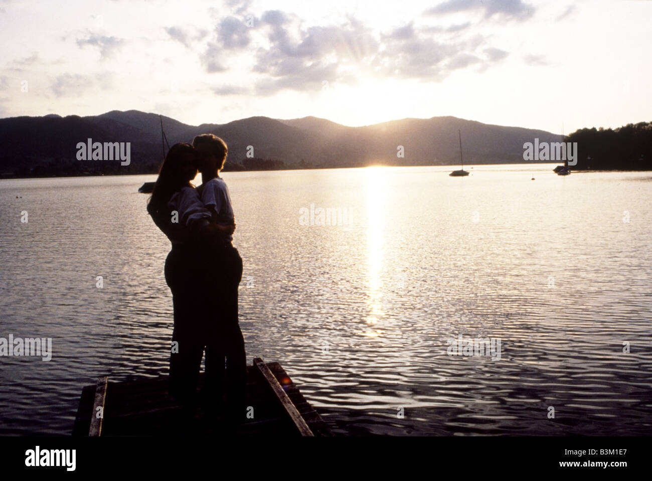 Romantic clinch hi-res stock photography and images - Alamy