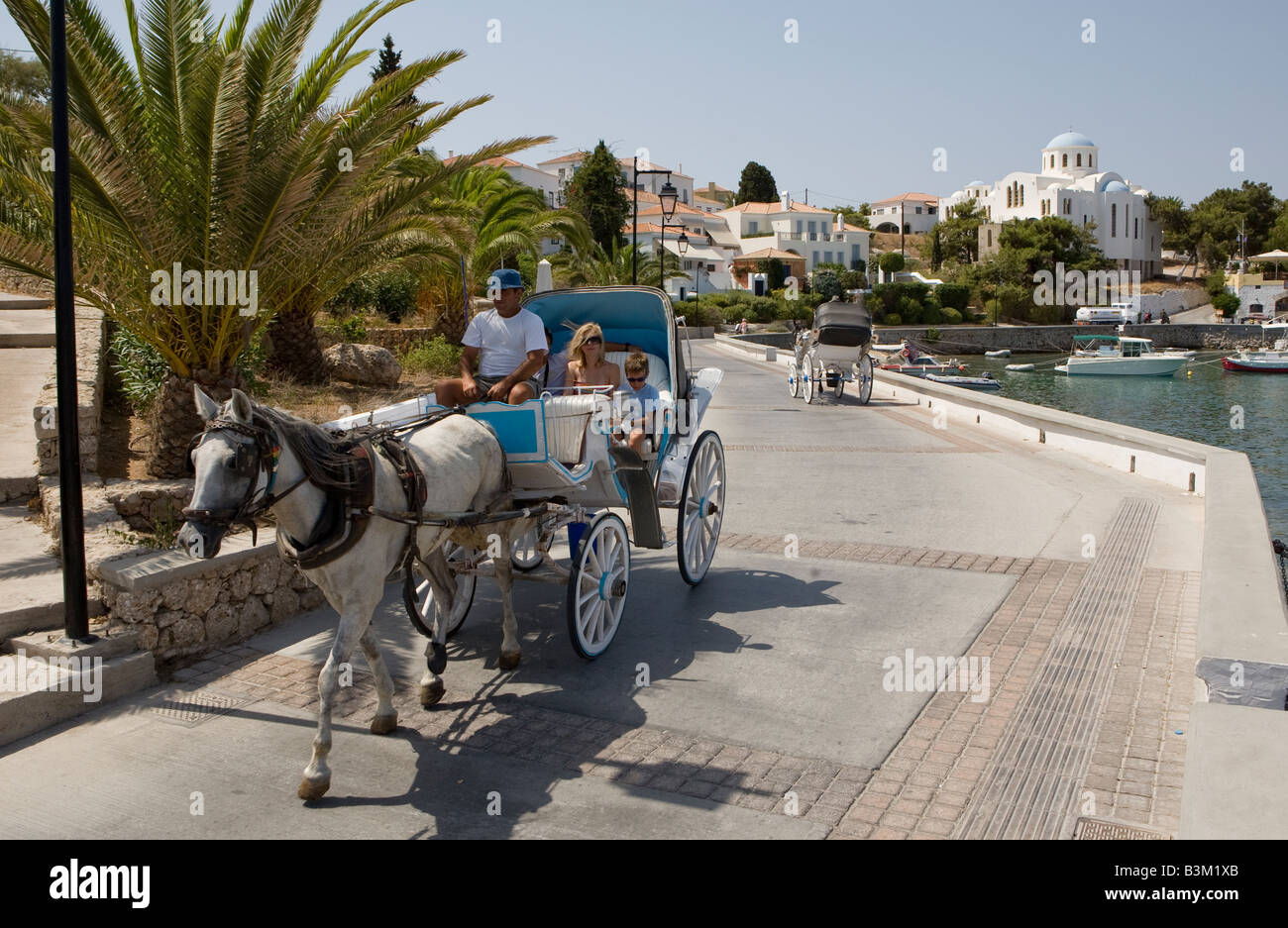 Horse drawn carriage colour hi-res stock photography and images - Alamy
