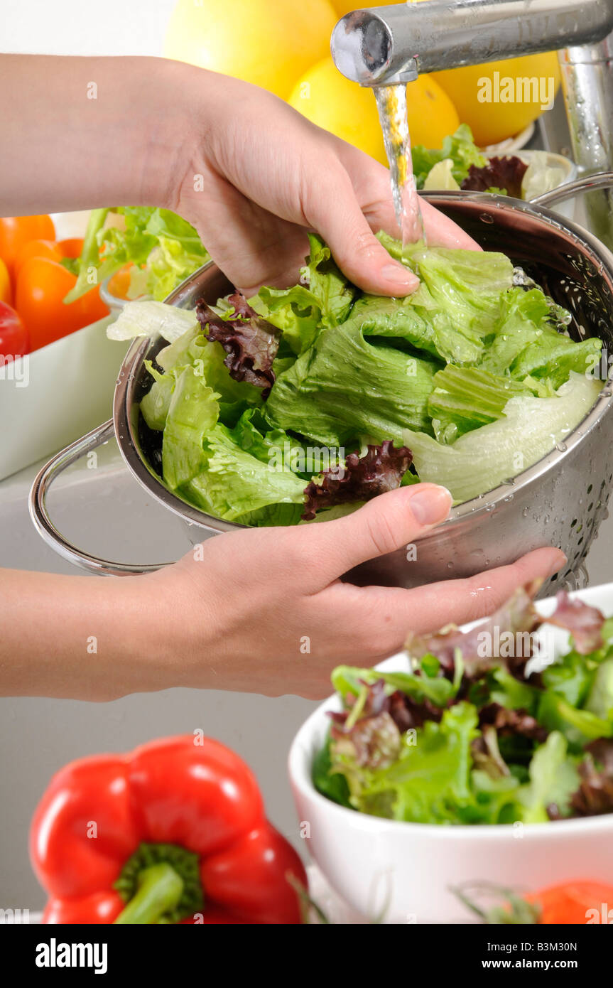 Rinsing salad hi-res stock photography and images - Alamy