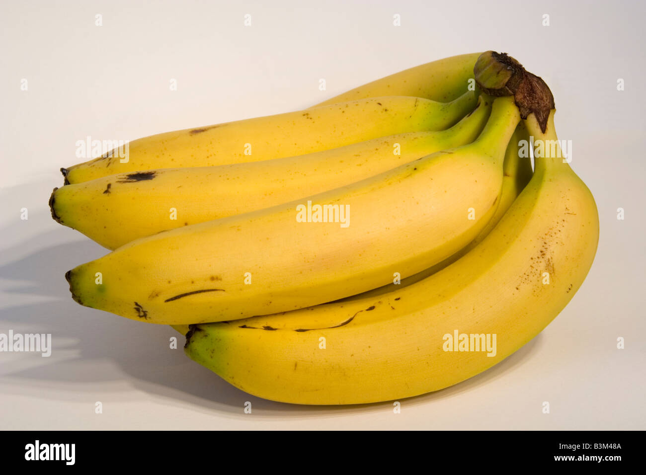 A bunch of bananas (side view Stock Photo - Alamy