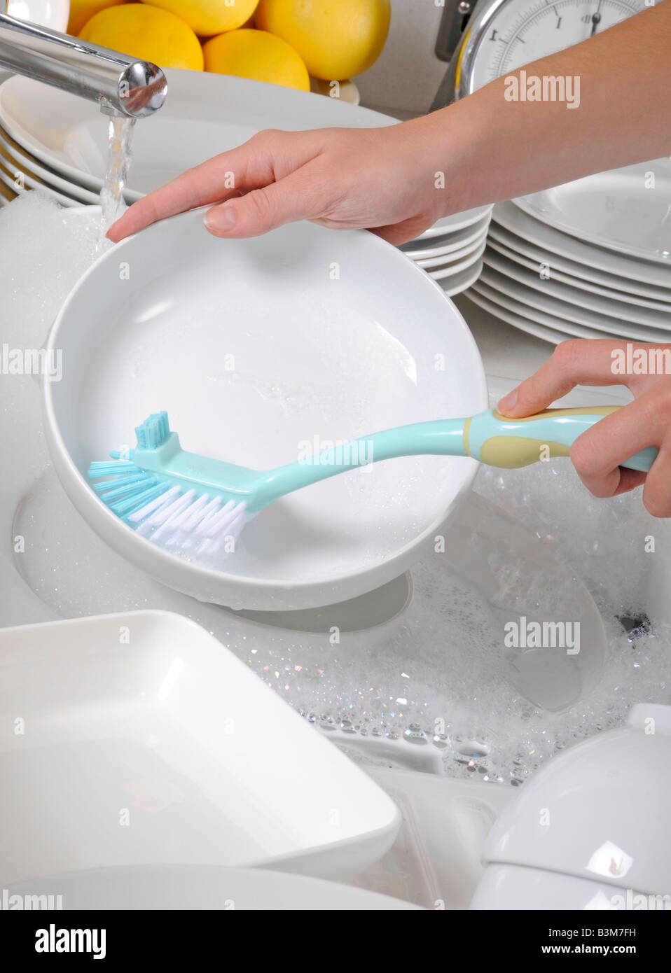 Washing up dishes hi-res stock photography and images - Alamy