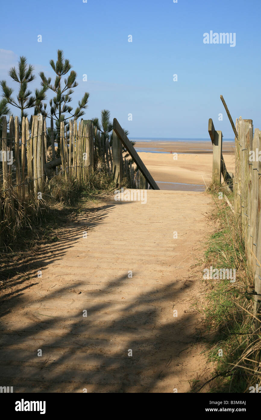 Pathway to the beach hi-res stock photography and images - Alamy