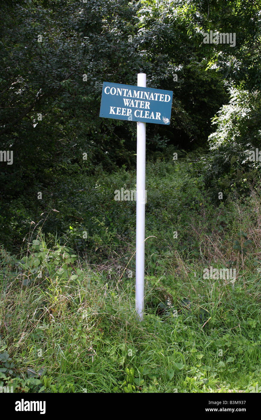 Sign warning of contaminated water Stock Photo - Alamy