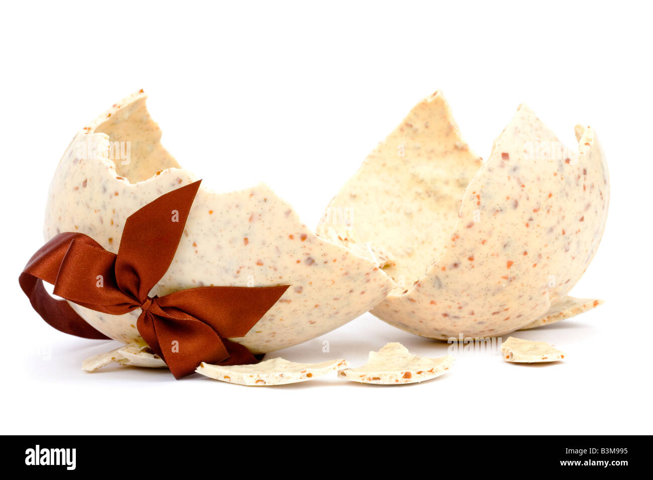 Luxury easter egg broken or smashed open Stock Photo - Alamy