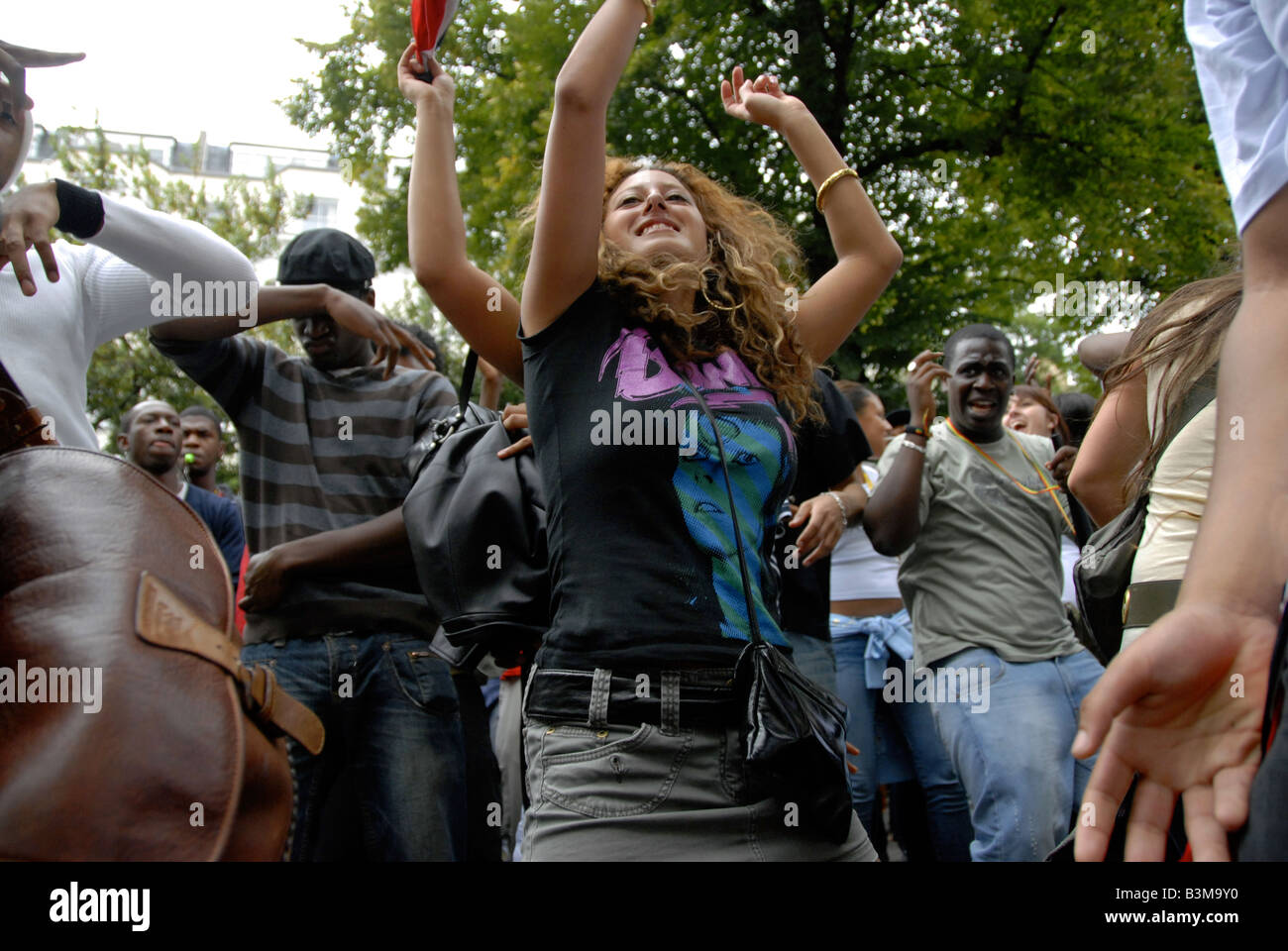 Dance dancing outdoor outside women hi-res stock photography and images ...