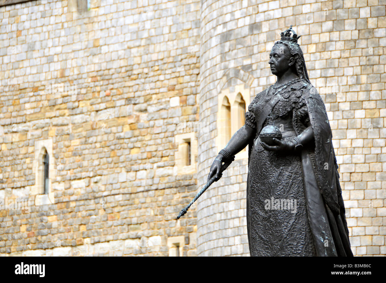 Statue of Queen Victoria, Windsor Castle, Berkshire, England Stock ...