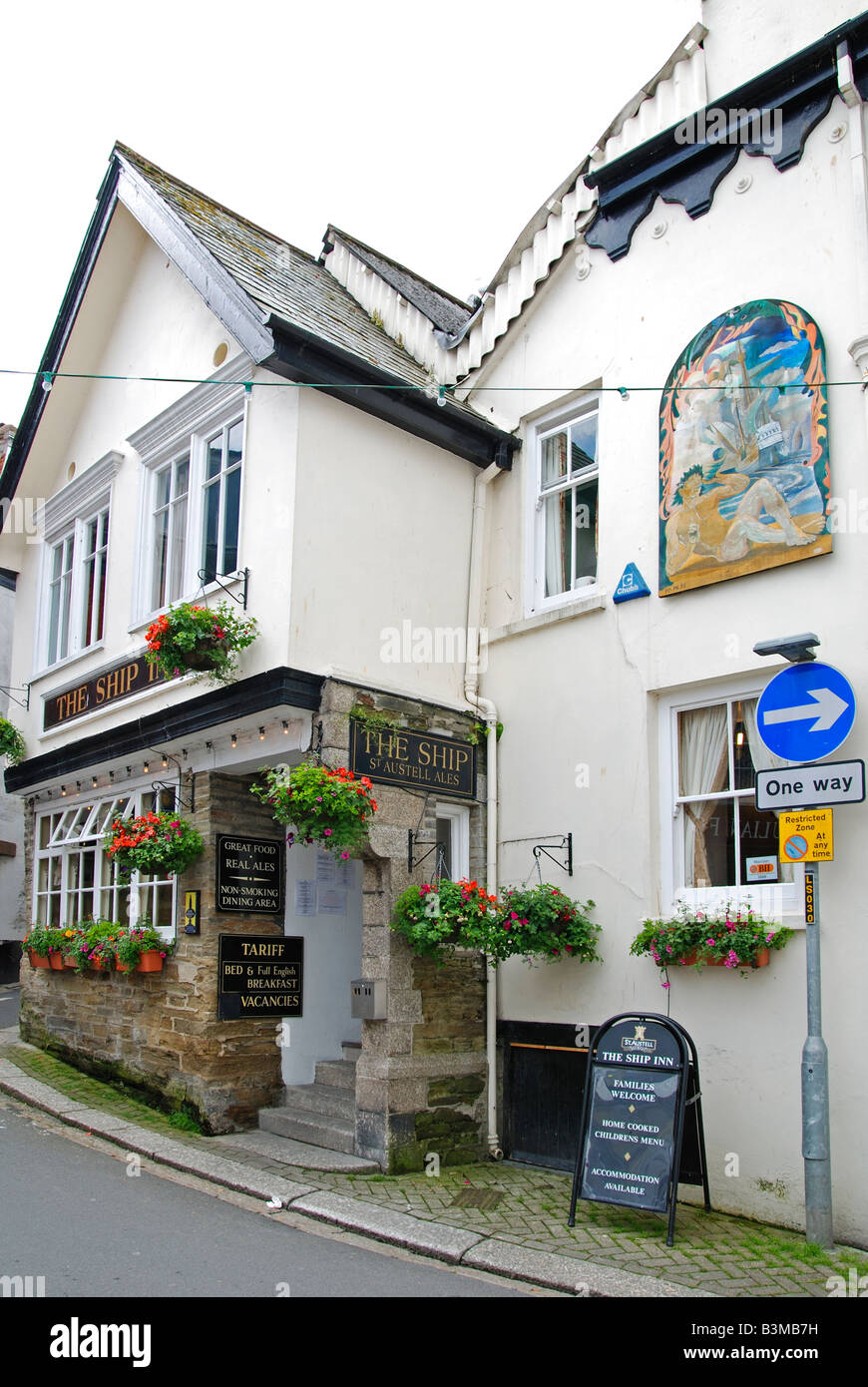 the ship inn at fowey,cornwall,uk Stock Photo - Alamy
