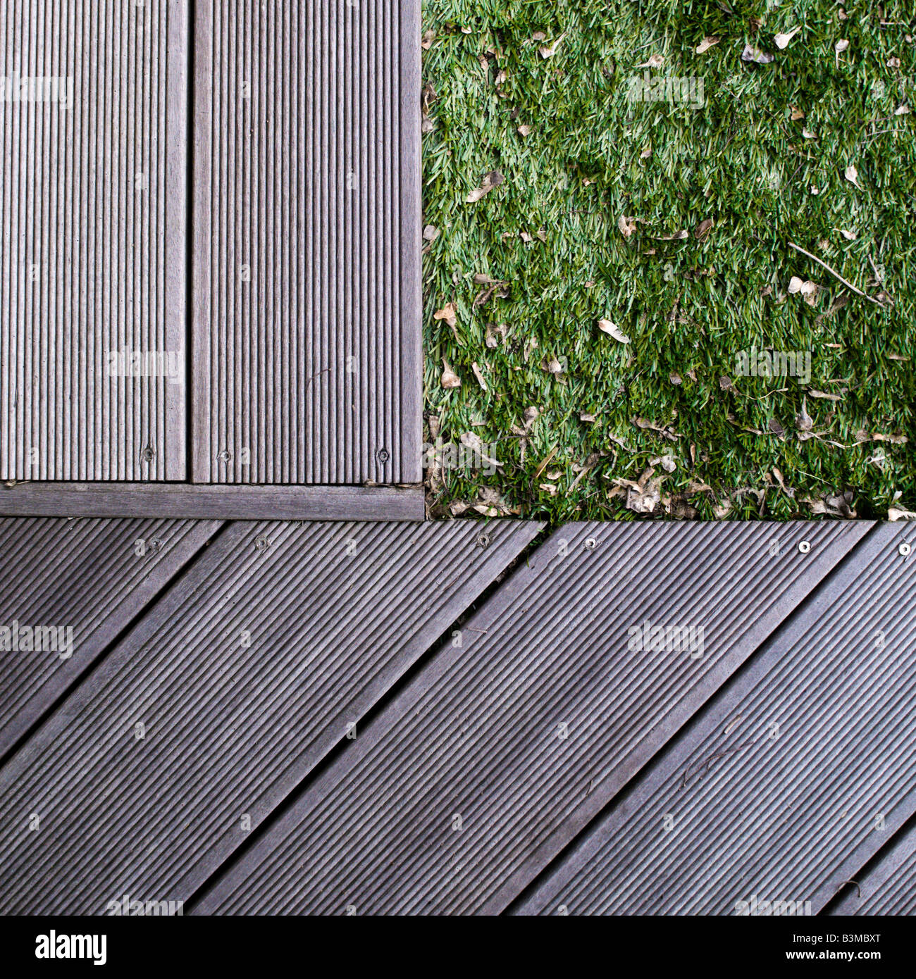 decking edges meet astro turf lawn Stock Photo - Alamy
