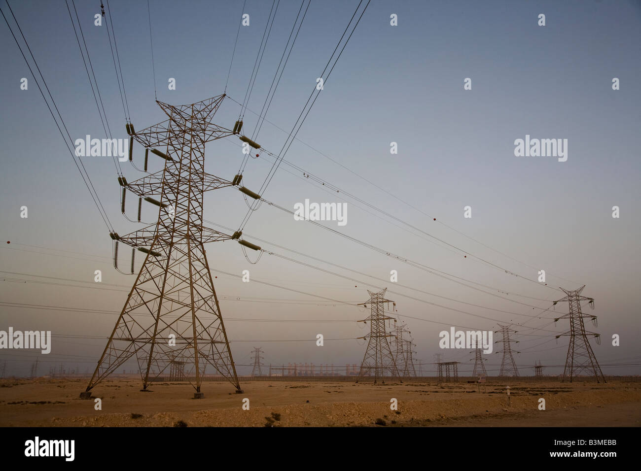 Overhead transmission lines hi-res stock photography and images - Alamy