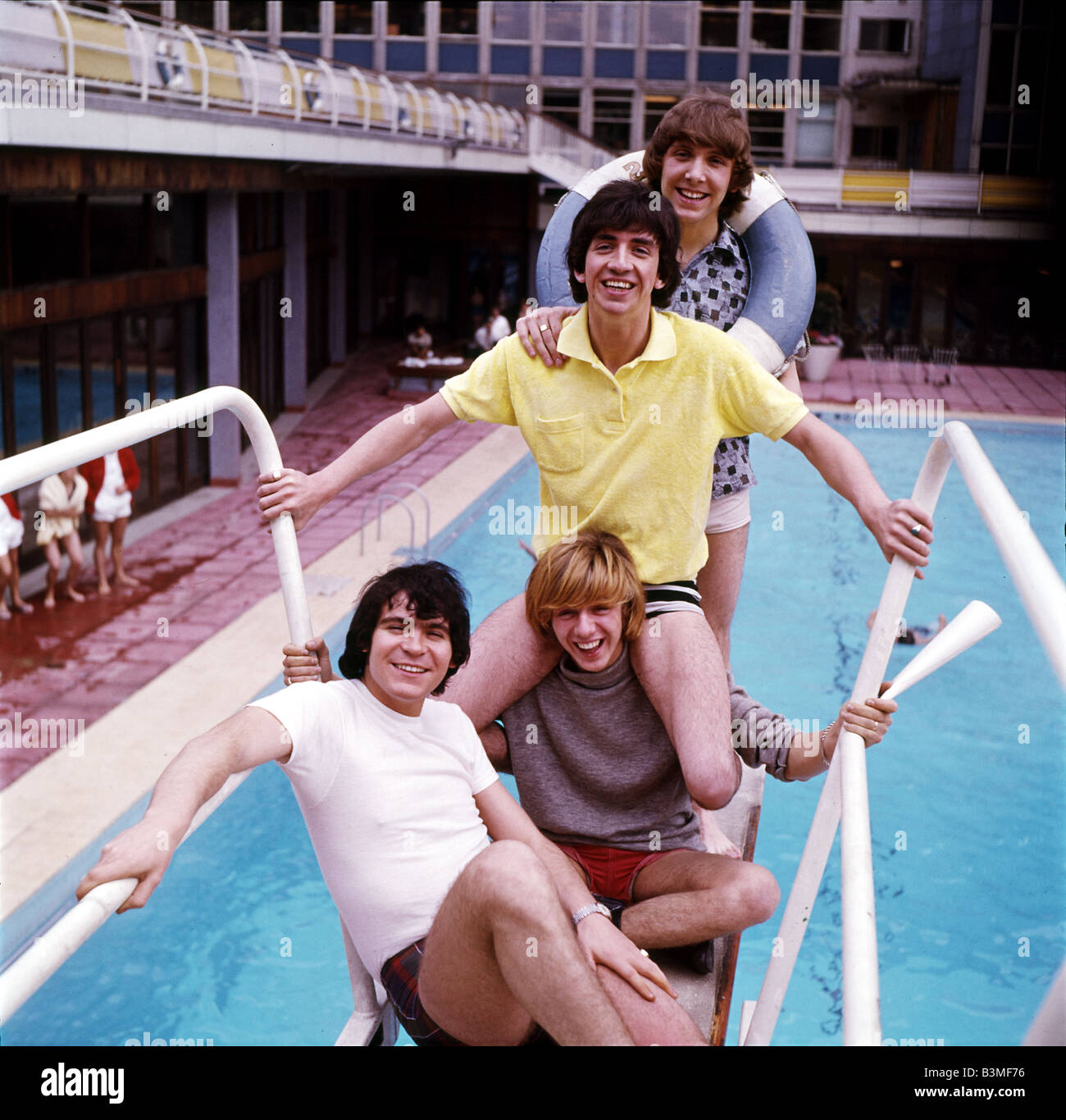 THE MERSEYBEATS UK pop group in 1964 - see Description below for lineup ...
