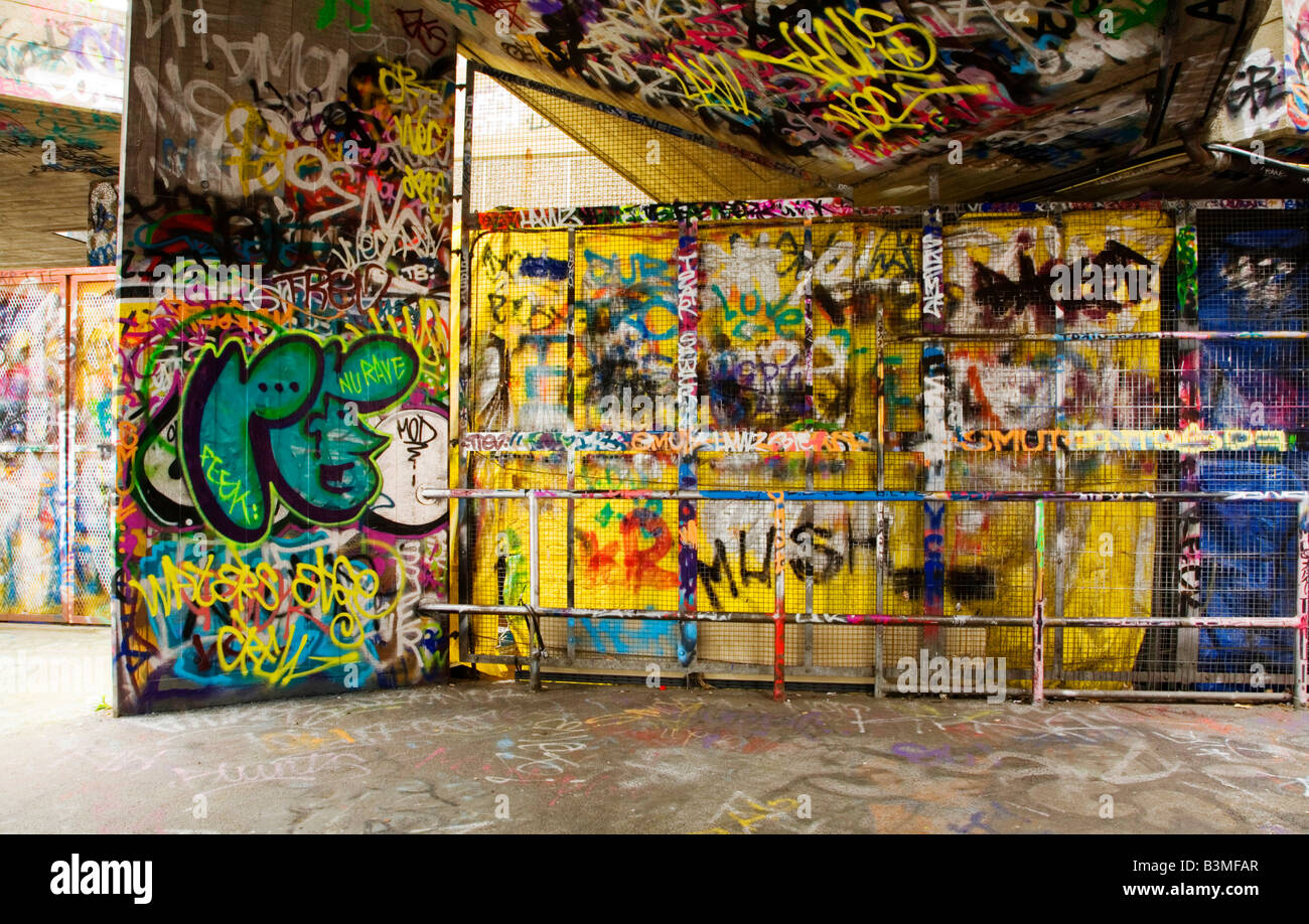 Slum graffiti hi-res stock photography and images - Alamy