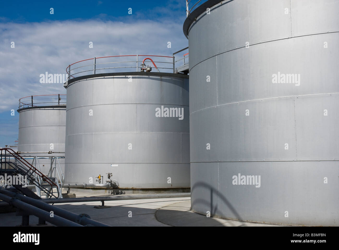 Large oil storage tanks in fuel depot Stock Photo - Alamy