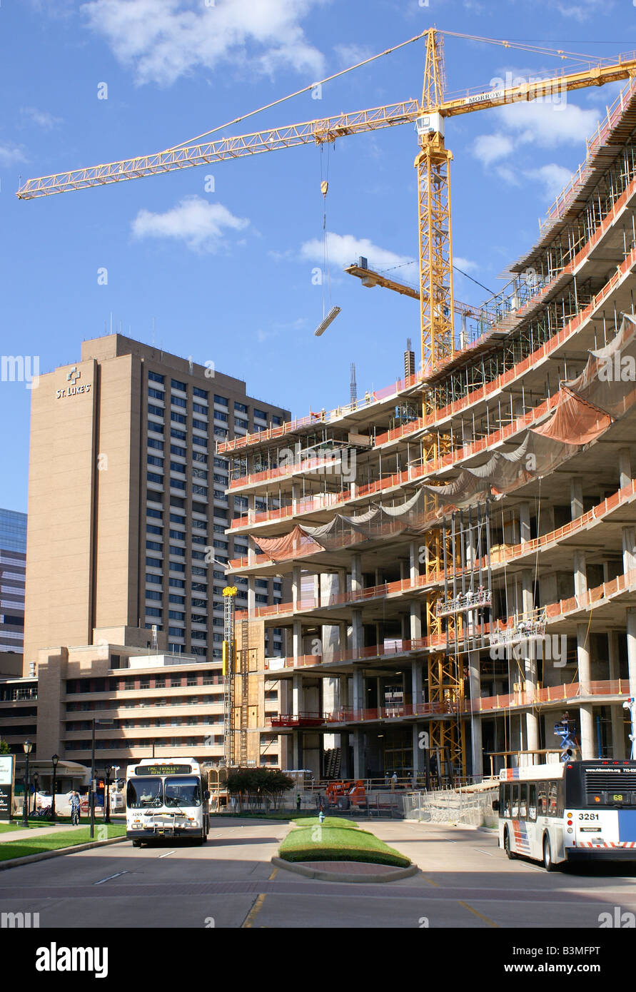 Building material lift hi-res stock photography and images - Alamy