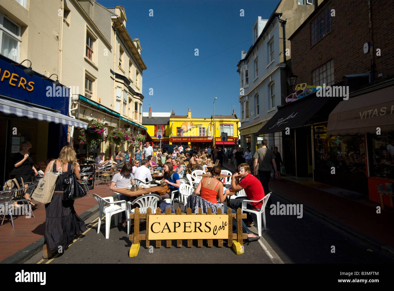 People enjoy the sunshine in Brighton, England Stock Photo - Alamy