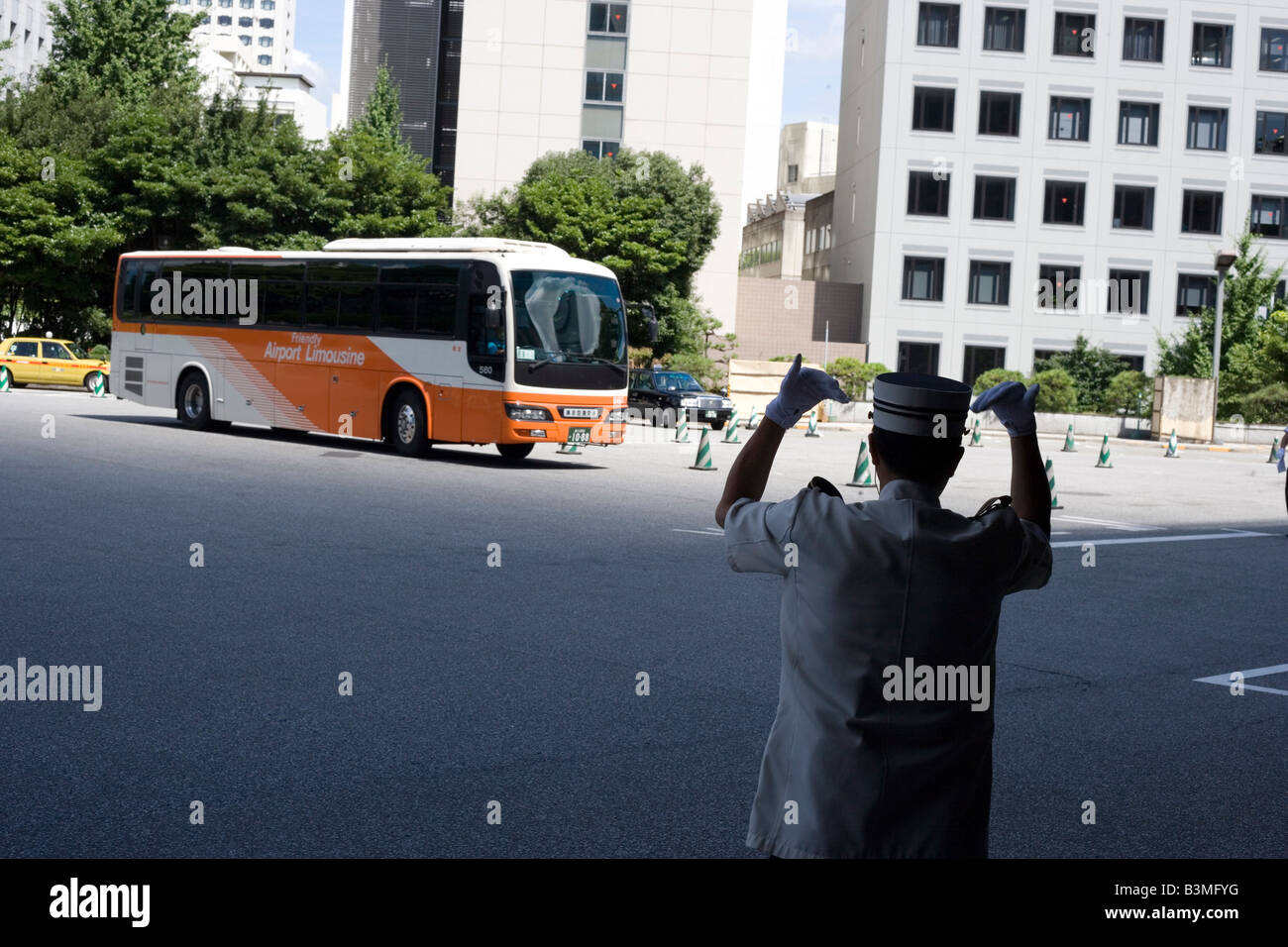 Bus parking hi-res stock photography and images - Alamy