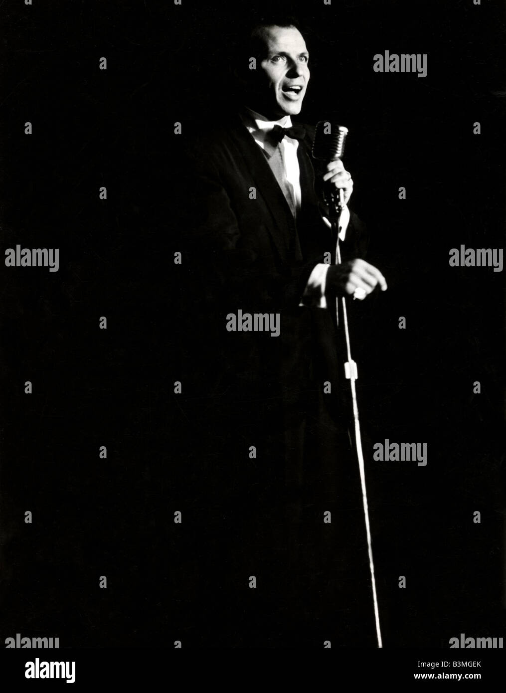 Frank sinatra at microphone hi-res stock photography and images - Alamy