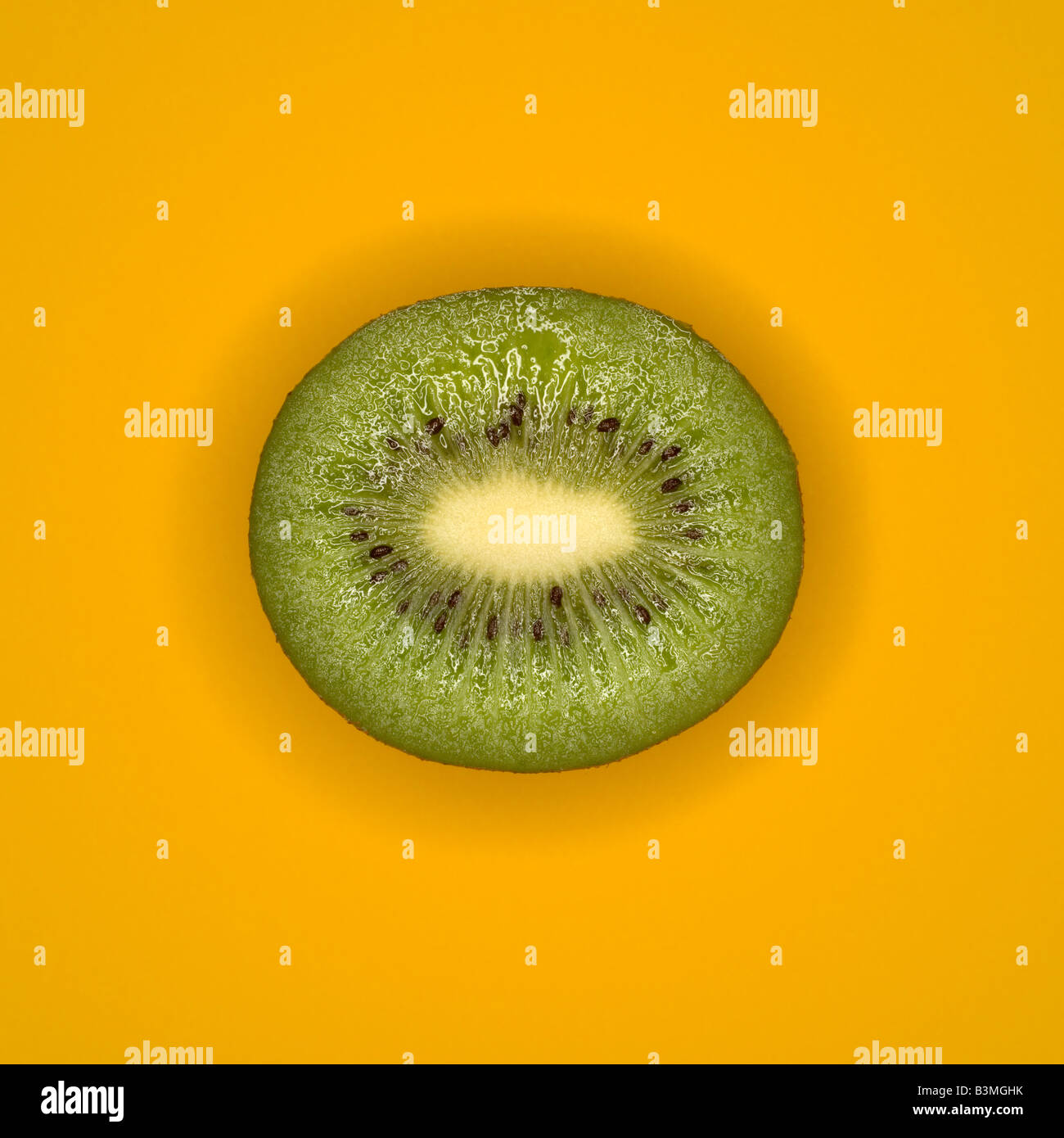 Single slice of kiwi fruit, elevated view Stock Photo - Alamy