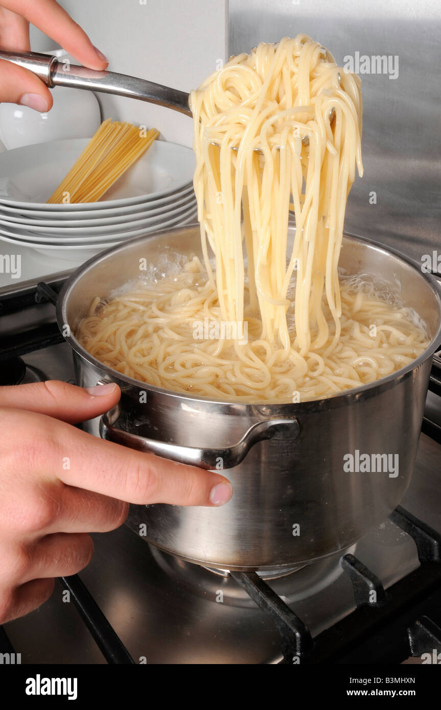MAN COOKING SPAGHETTI Stock Photo - Alamy